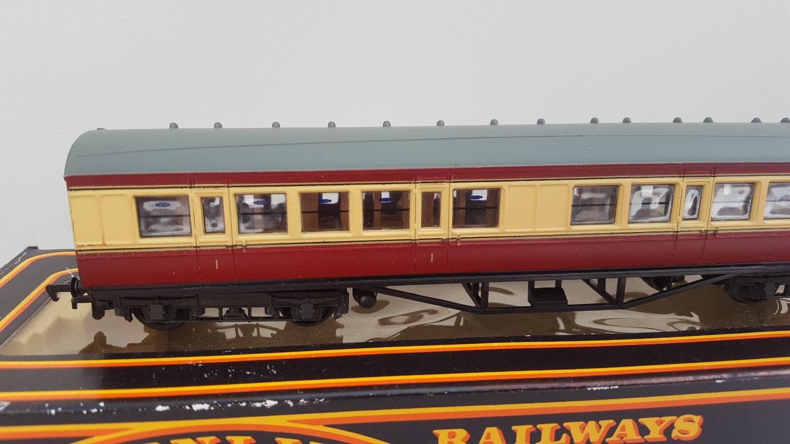 Mainline 937308 - OO - Collett 60ft 1st / 2nd Brake Coach BR Maroon ...