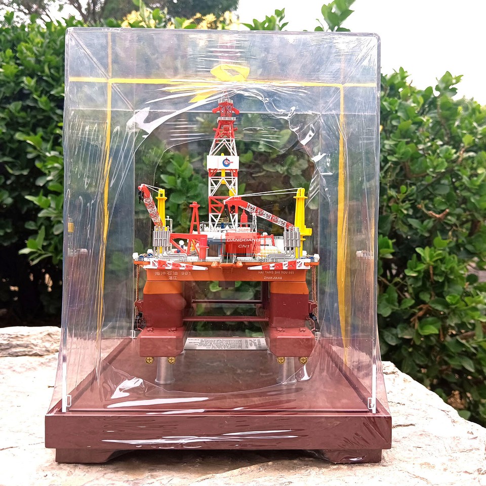 1:700 Offshore Oil 981 deepwater semi-submersible drilling rig MODEL | eBay