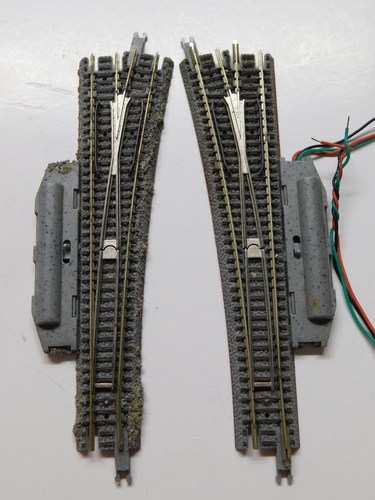 Z SCALE MICRO TRAINS (1) LEFT & (1) RIGHT TRAIN TRACK TURNOUT SWITCHES ...