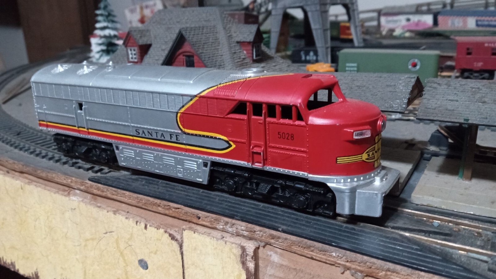 AHM SANTA FE LOCOMOTIVE HO SCALE | eBay