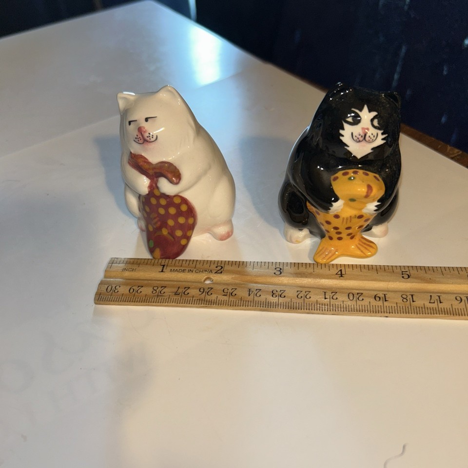 Vtg.Clay Art Salt & Pepper Shaker Set Fat Cat Holding Fish Catfish ...