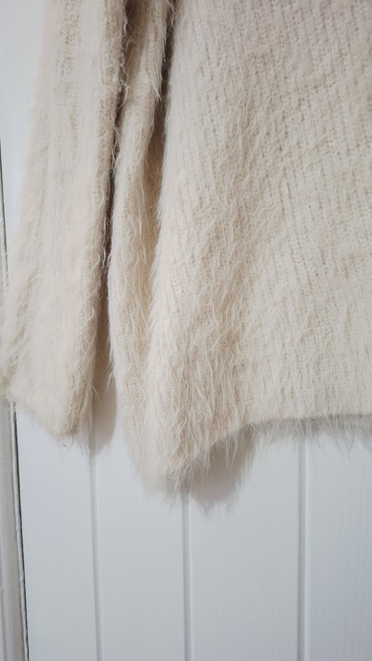 LADIES CREAM FLUFFY V NECK SOFT TOUCH PULLOVER JUMPER TOP SIZE 18/20 ...