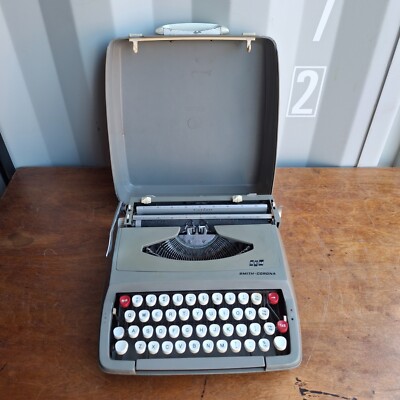 SCM Smith-Corona Classic Vintage Portable Typewriter In original hard ...