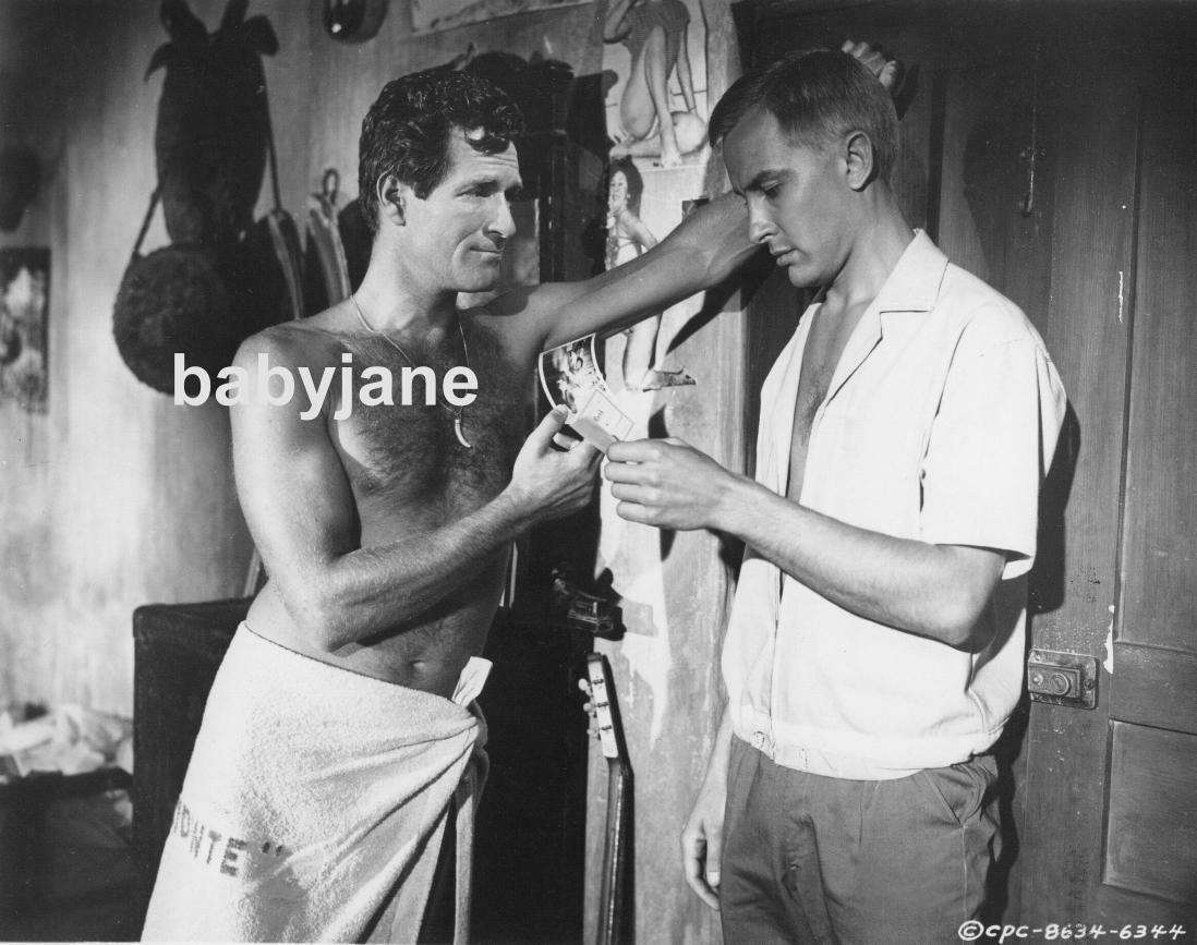 045 HUGH O'BRIAN BARECHESTED IN A TOWEL WITH RON HUSMANN BEEFCAKE PHOTO ...