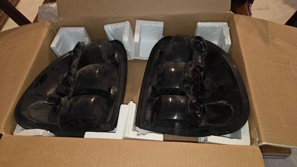 For 1996-2000 Dodge Caravan Tail Light Driver & Passenger Side Pair DOT ...