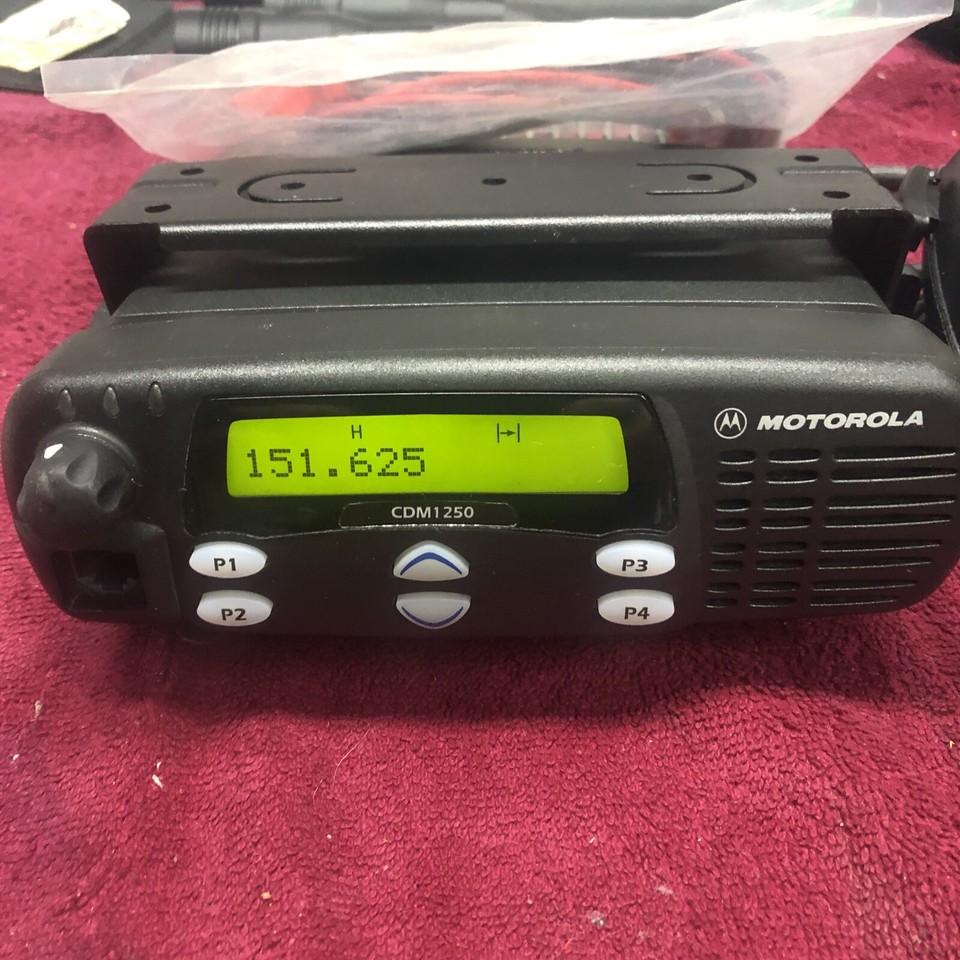 MOTOROLA CDM 1250 AAM25KKD9AA2AN VHF 136 To 174 MHz 64CH 45 Watt Tested ...