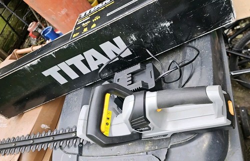 Titan Hedge Trimmer Cordless 18V Li-Ion TTI827HDC Garden Cutter 45cm ...