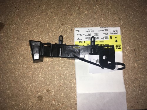 2018-2023 BUICK ENCLAVE DRIVER SIDE FRONT BUMPER COVER GUIDE BRACKET GM ...