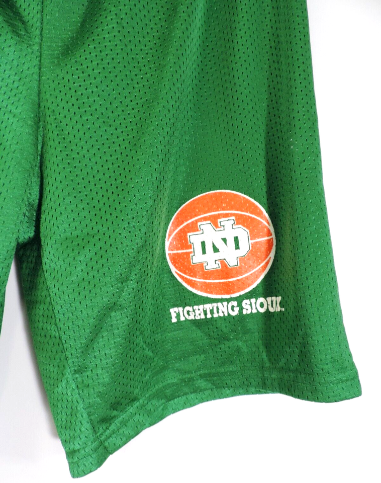 UND North Dakota Fighting Sioux Basketball Green Shorts Size Men M (32 ...