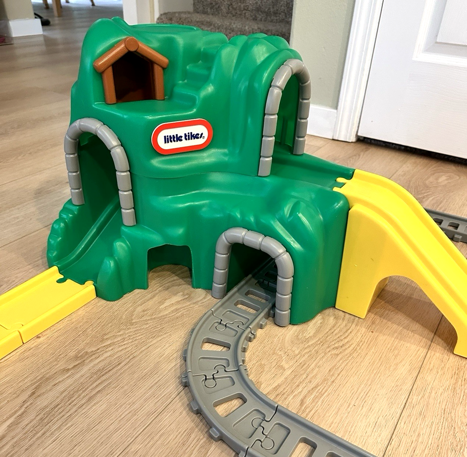 Little Tikes Mountain Train Peak Road and Rail Tracks People Cars ...