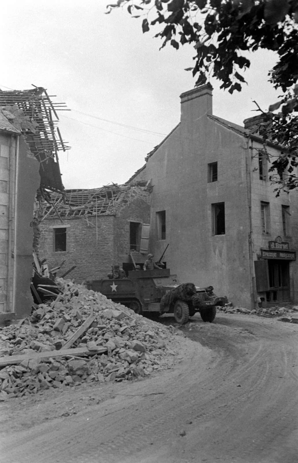 World War Two Photo WWII / Fighting in Normandy France July 1944 D-Day ...