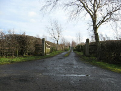 Photo 6x4 The entrance and road to Easter Muirdean Farm Old Nenthorn ...