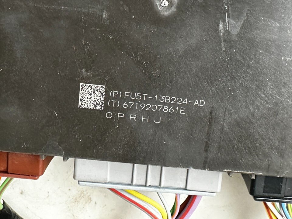 16 - 19 Ford Explorer Fuse Box Relay Control Module Unit FU5T-13B224-AD ...