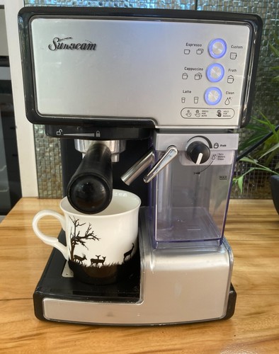 Sunbeam EM5000 'Cafe Barista' Expresso, Cappuccino, Latte Coffee Maker ...