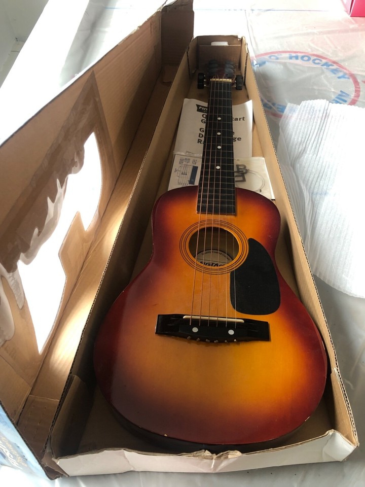 First Act Discovery Acoustic Guitar "2006" RARE AGES 7+ *NEVER BEEN ...