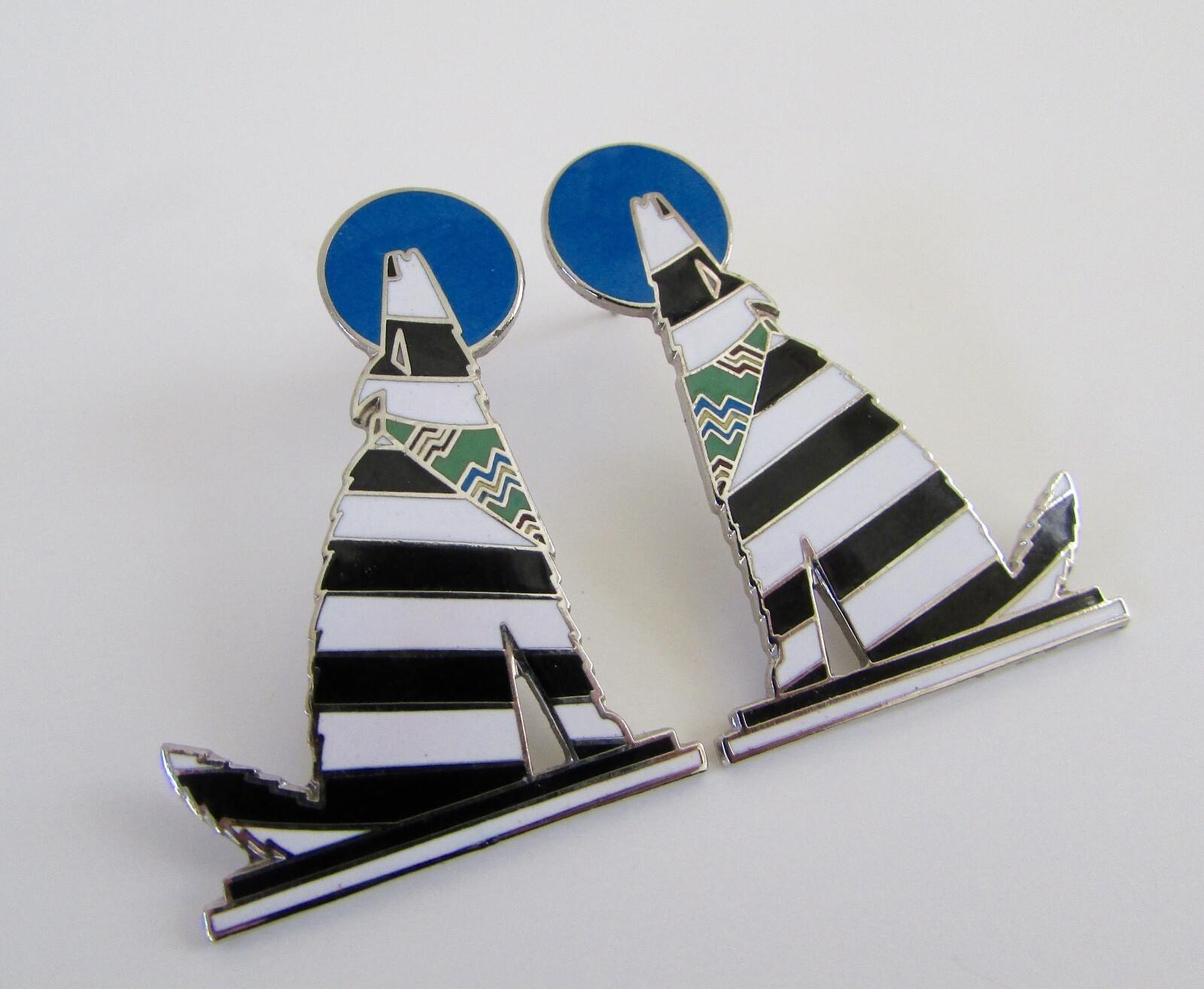 Rare 80's TAVLOS Howling Coyote Enamel Earrings - Gem