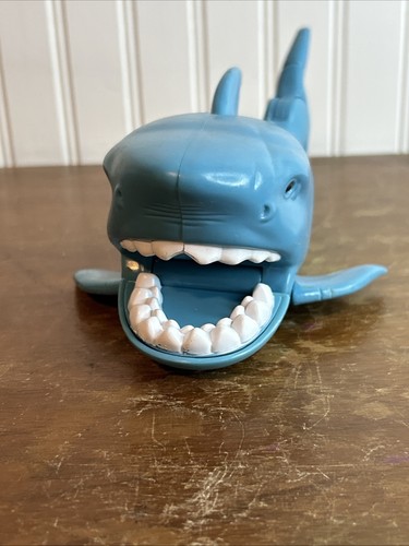 Imaginext Fisher Price Blue Great White Shark Opens Mouth Wheels Action ...
