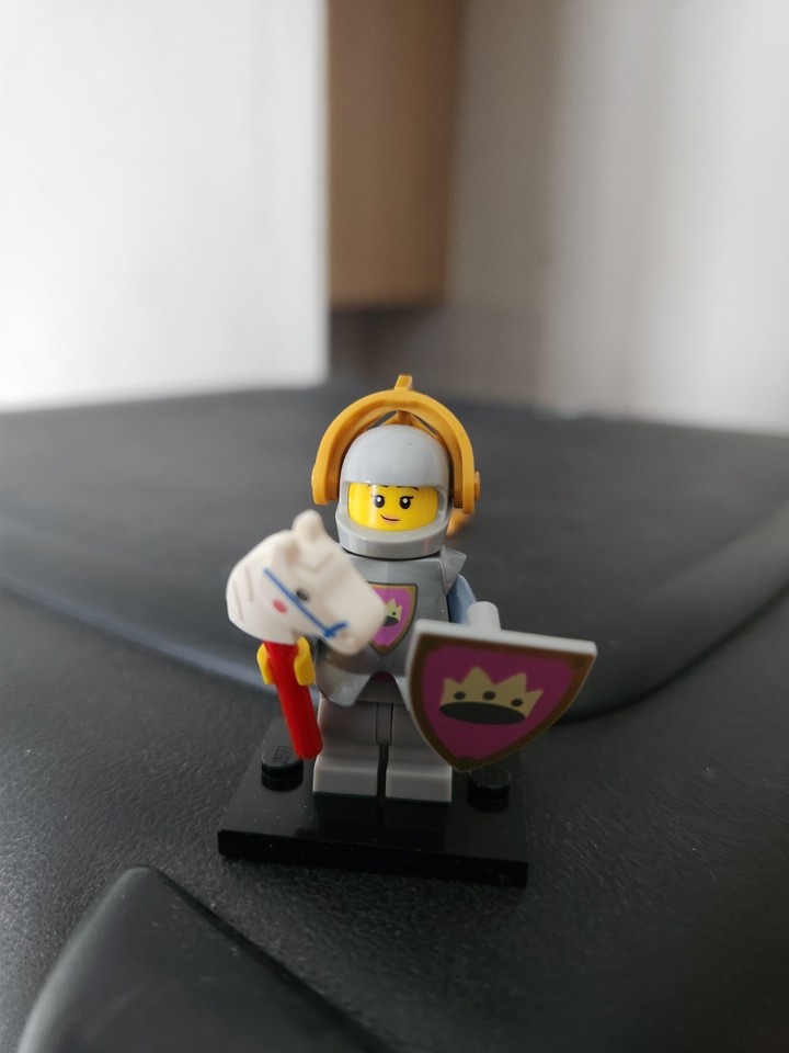 LEGO CMF Series 23 Pink Knight of the Yellow Castle Minifigure 71034 ...