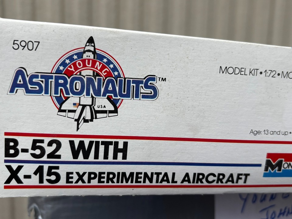 MONOGRAM # 5907 1:72nd SCALE BOEING B-52 W/X-15 EXPERIMENTAL A/C MODEL ...