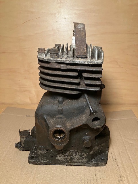 Vintage Briggs and Stratton 5S 6S engine block cylinder head oil sump ...