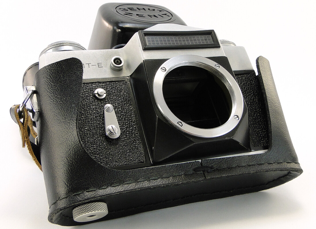 ⭐MINT⭐ 1982! ZENIT-E ЗЕНИТ Russian Soviet USSR SLR 35mm Camera M42 Body ...