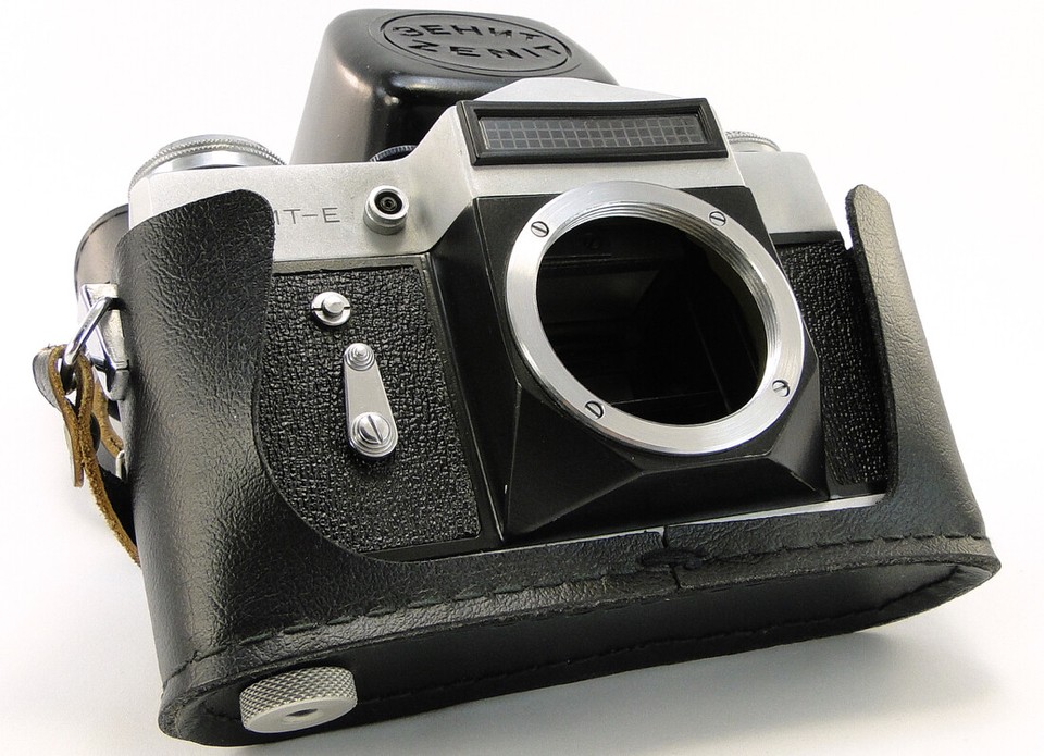 ⭐MINT⭐ 1982! ZENIT-E ЗЕНИТ Russian Soviet USSR SLR 35mm Camera M42 Body ...