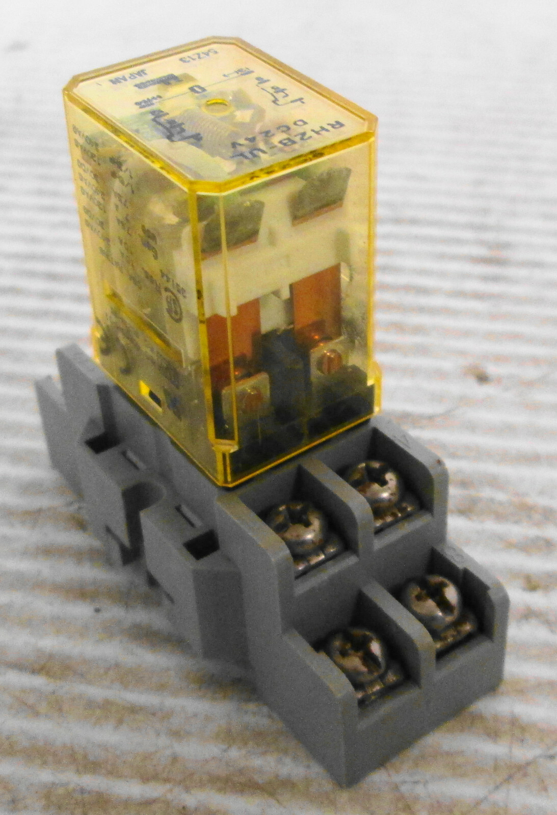 Idec RH2B-UL Ice Cube Relay DC24V with SH2B-05 Base (Lot of 3) | eBay