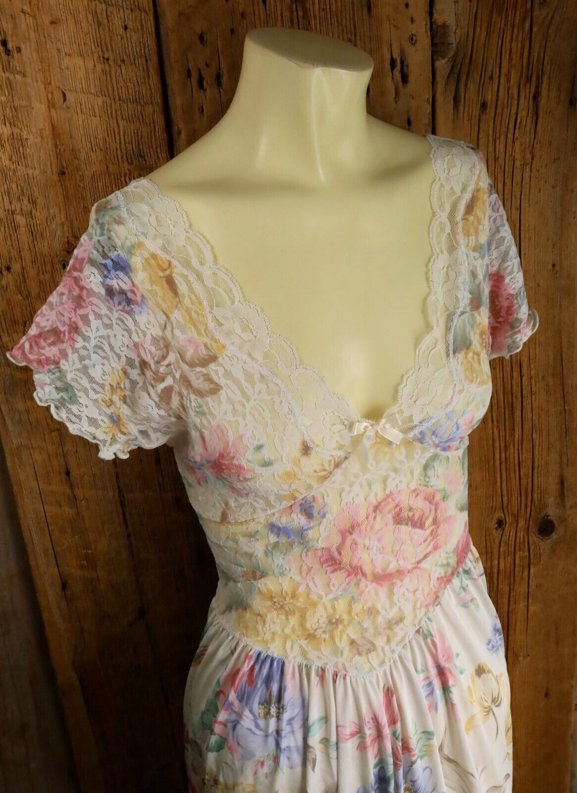 Vintage Vandemere Sheer Lacy Floral Pattern Nightgown… - Gem