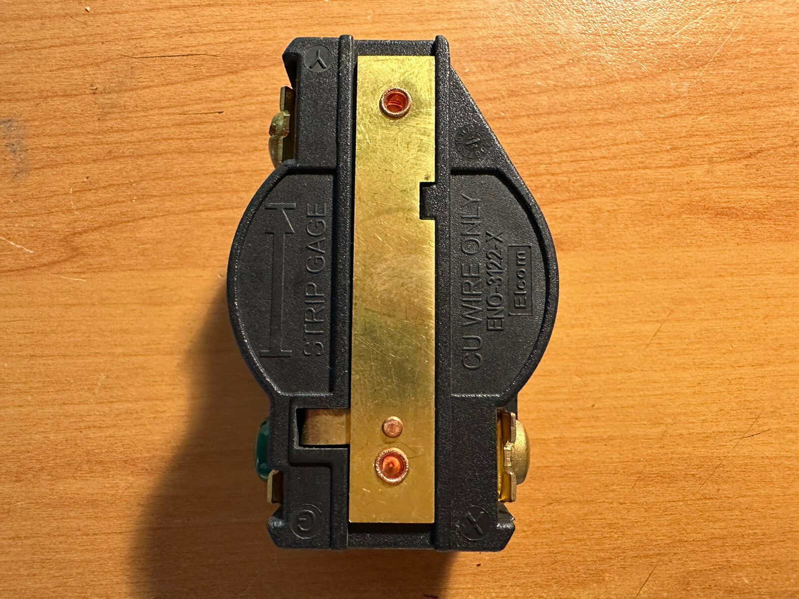 Elcom Nema twist-lock Eno-3122-x l6 L6-20R 20A 250v | eBay