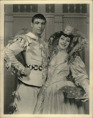 1935 Press Photo actors L. Fontanne & A. Lunt in "Taming of the Shrew ...
