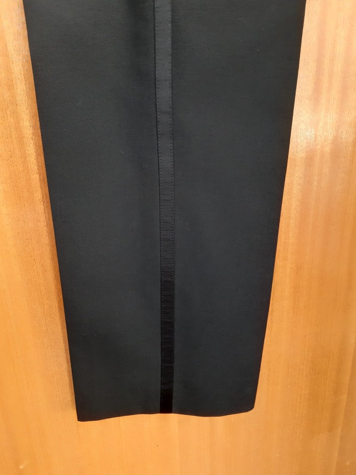1980s M&S men's black dinner suit in very good condition, chest 40 ...