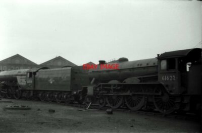 PHOTO LNER THOMPSON A2 PACIFIC 60514 'CHAMOSSAIRE' AND GRESLEY B17/6 4 ...