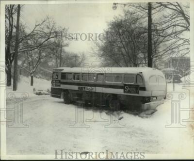 1963 Press Photo Bus in Snow blocks Tompkins and Avery intersection in ...