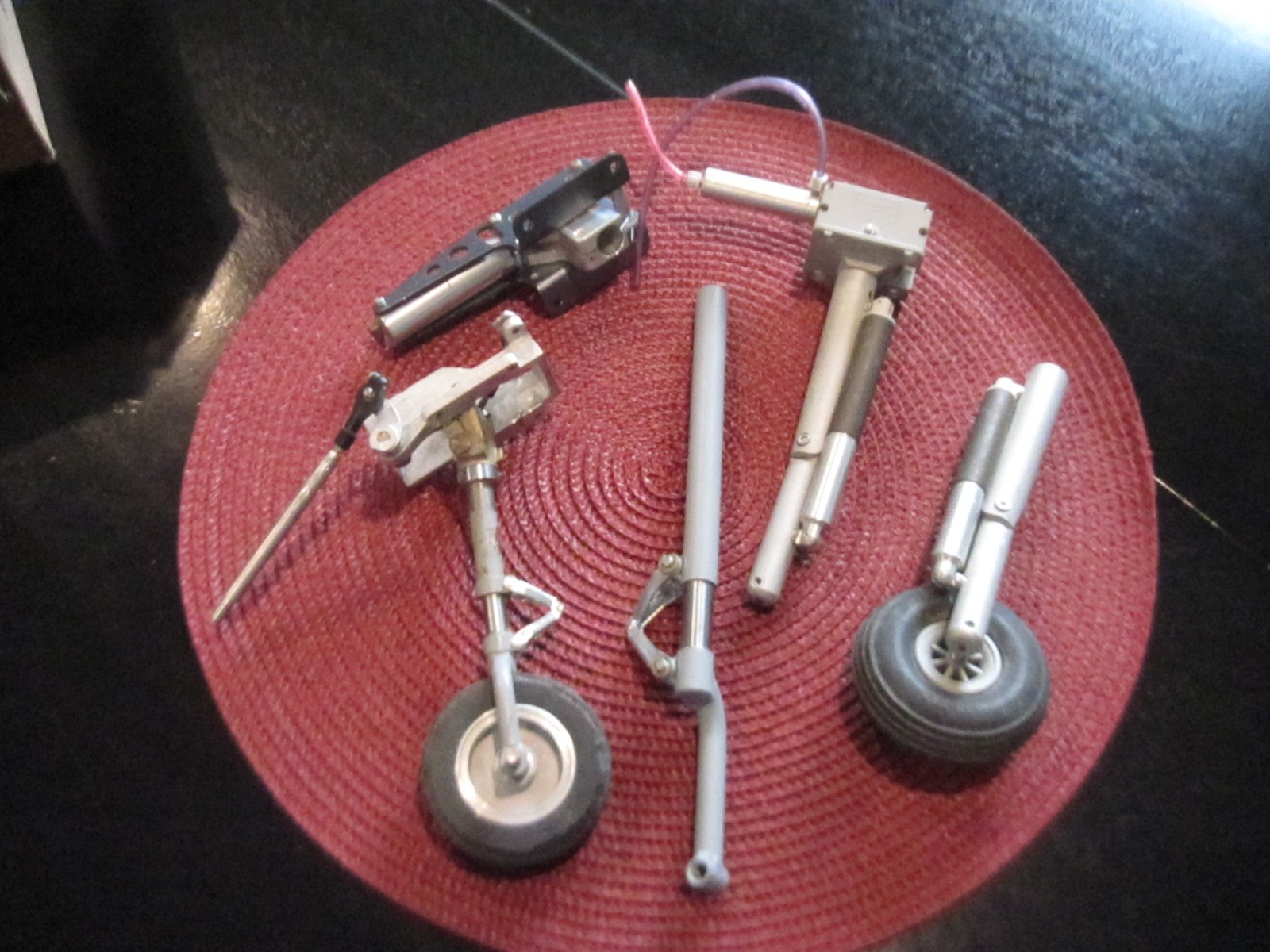 REMOTE CONTROLLED AIRPLANE RETRACTS AND LANDING GEAR LOT OF (5) PIECES ...