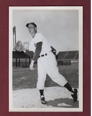 KEN RAFFENSBERGER, Reds ~ circa 1954 Cincinnati Redlegs 5"X 7" team ...
