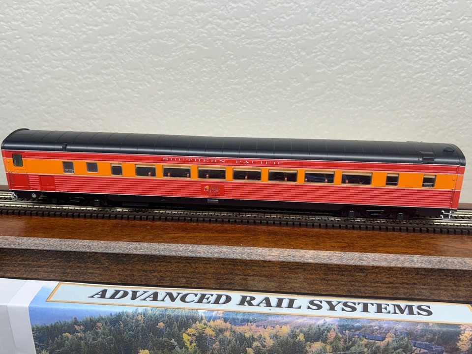 SOUTHERN PACIFIC - DAYLIGHT PASSENGER COACH w/INTERIOR LEDs - MTH HO ...