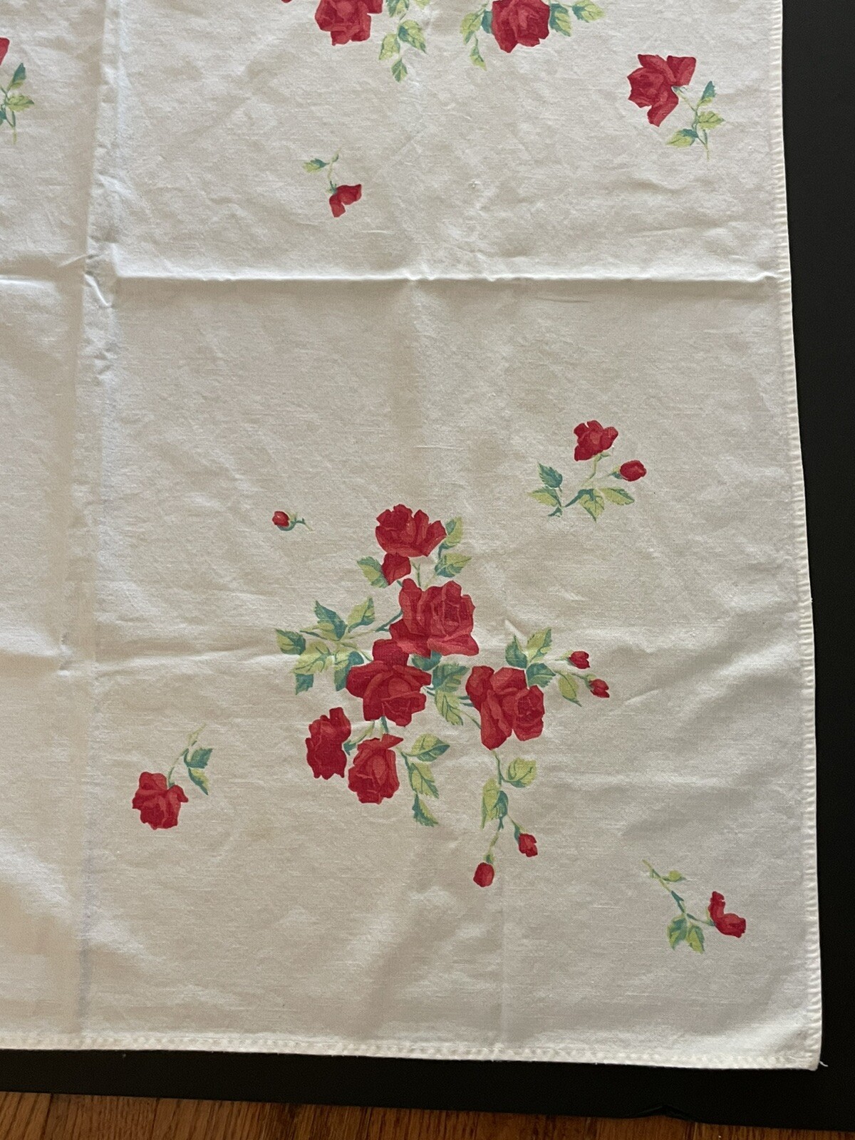 VTG Tablecloth Red Roses & Buds On Off-White Background | eBay