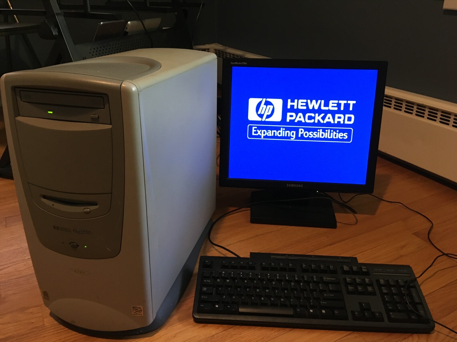 HP pavilion 8280 vintage desktop computer pentium 2 256mb RAM 40GB HDD ...