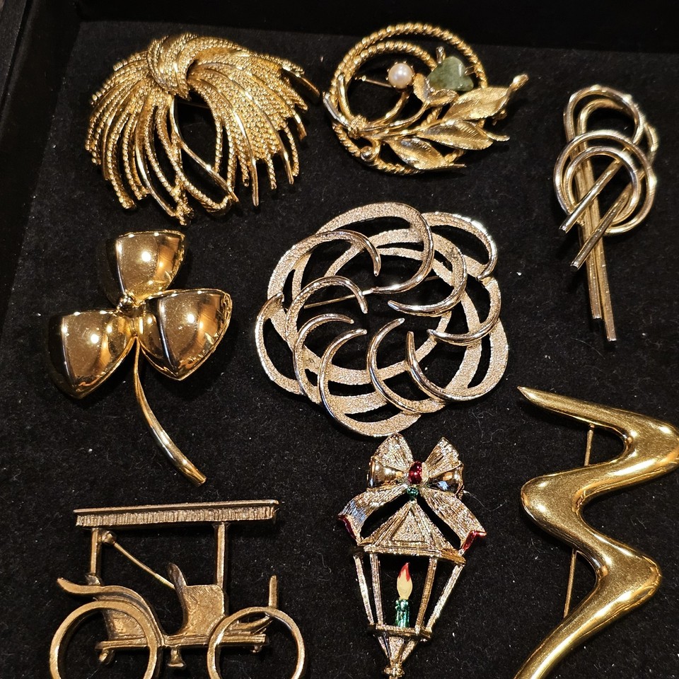 Lot of 24 Vintage Brooches - Monet Trifari Coro Giovanni Avon - All ...