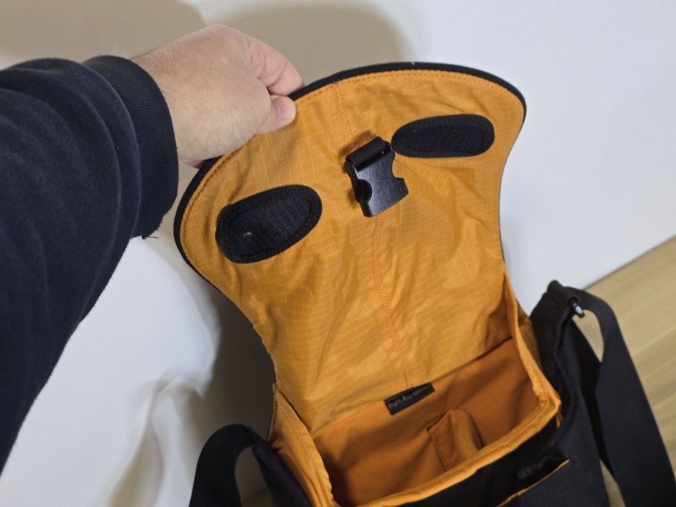 Crumpler Camera Bag Pretty Boy 4000 XL Black and Orange Shoulder Strap ...