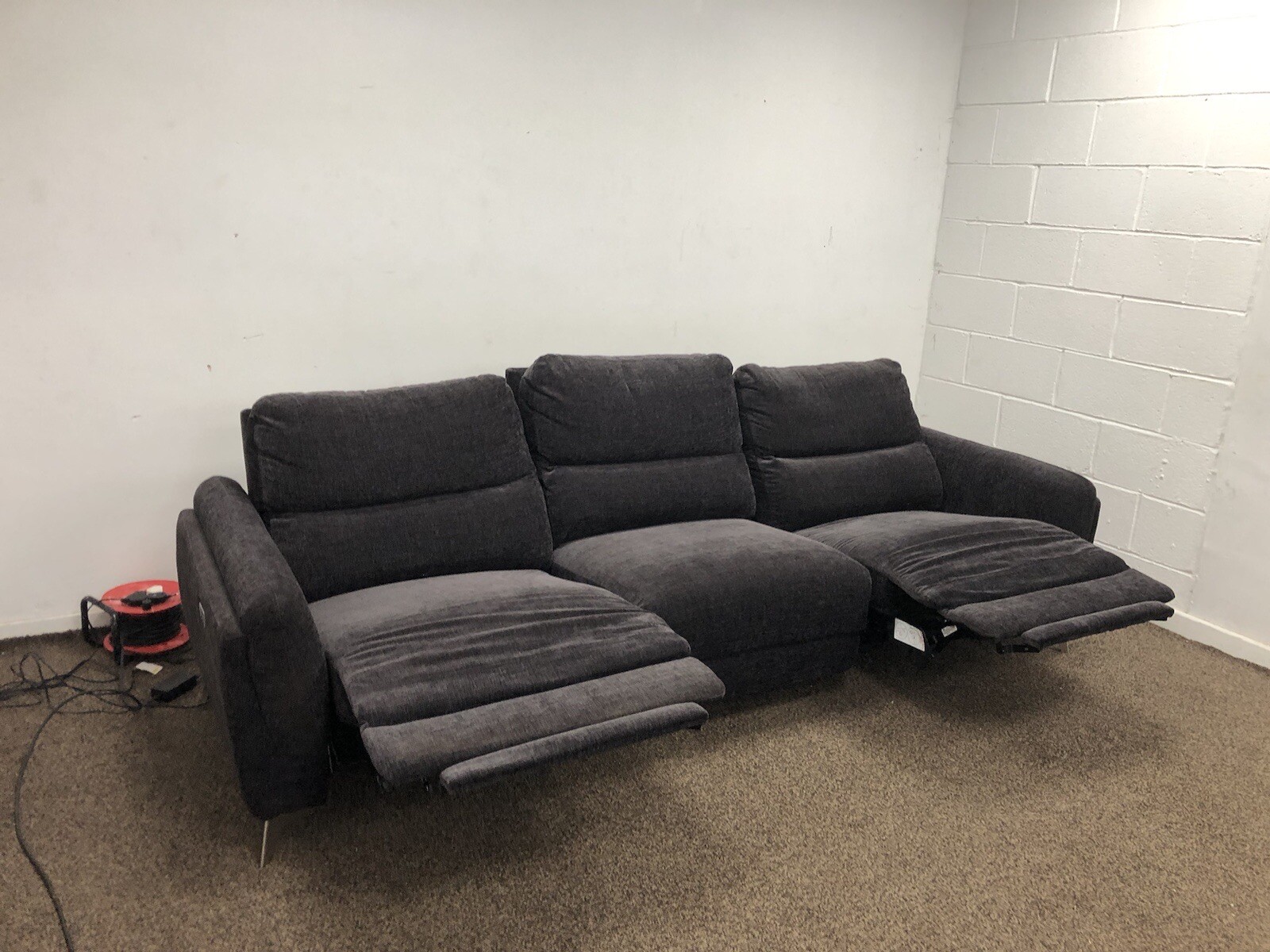 DFS HIKE 4 SEATER SOFA ELECTRIC USB RECLINER IN FABRIC CHARCOAL RRP £ ...