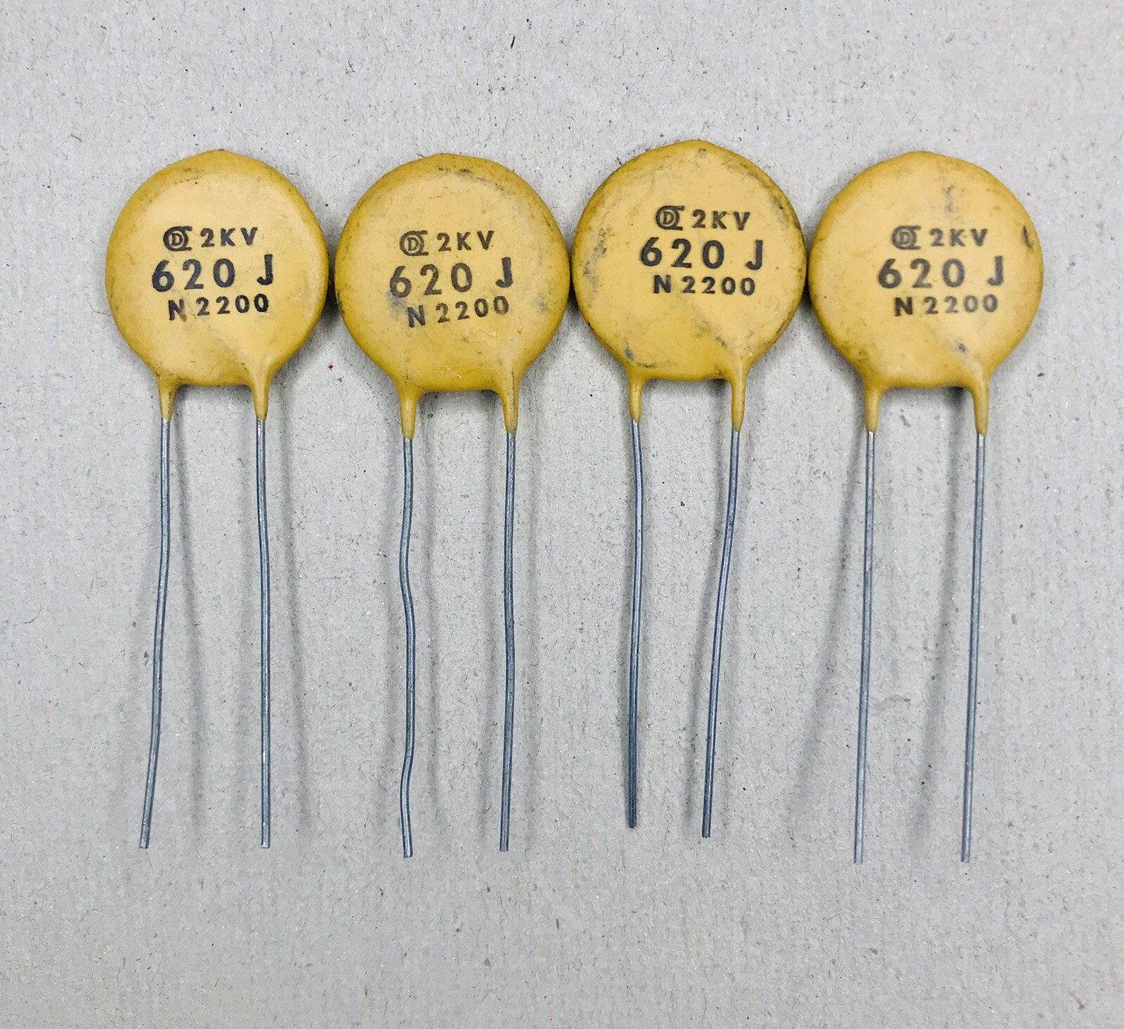 Lot of 4 620pF 2000V 2KV High Voltage Ceramic Disc Capacitors Circle D ...