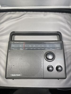 Radio Shack Portable AM/FM Radio Model 12-686 E-bass Vintage ...