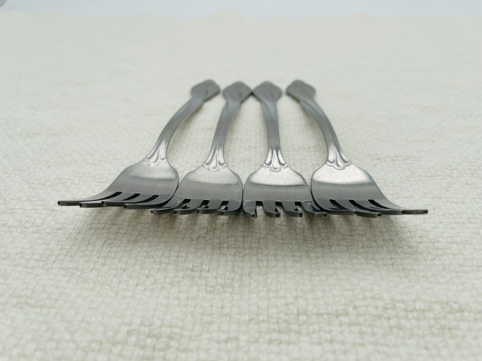 Oneida Satin Tribeca Sets of 4 Salad Forks Stainless Flatware ...