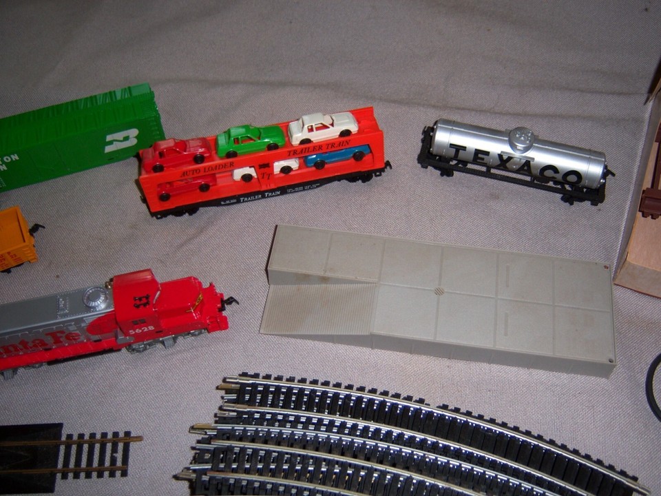Vintage Tyco HO Train Set 1970'S! Santa Fe 72 Electric Train Set- 88pcs ...