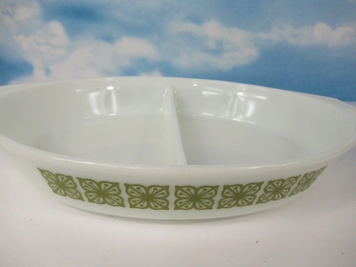 Vintage 1.5 QT Pyrex Oval Divided Casserole Dish White Verde Green Sq ...