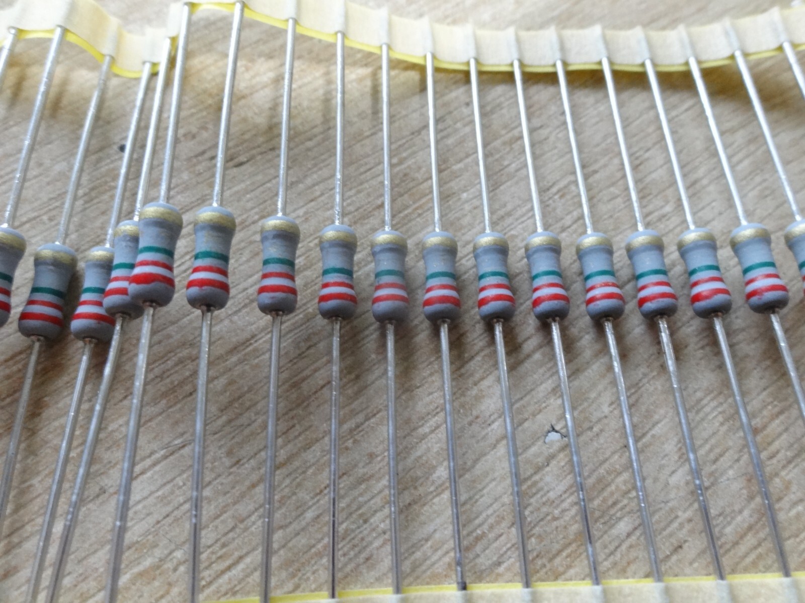 50 x Welwyn GC65 2M2 2.2M ohm 1/2W high voltage thick film resistors 0 ...