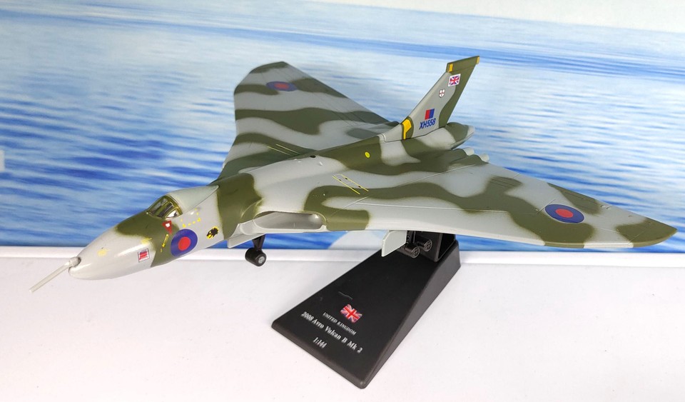 AMER BRITISH Avro Vulcan Bomber 1/144 diecast plane model aircraft | eBay