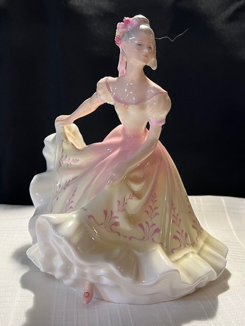 VINTAGE 1970 ROYAL DOULTON "NINETTE"HN 2379 YELLOW/PINK DRESS FIGURINE ...