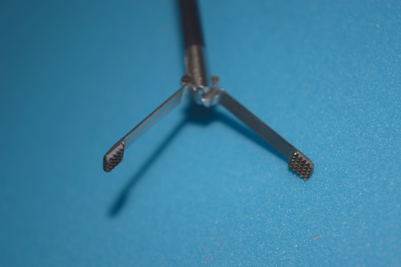 * SNOWDEN PENCER 90-3006 DIAMOND JAW ROTATING ATRAUMATIC GRASPERS GOLD ...